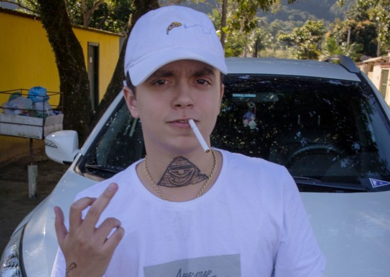 Buddy Poke teve roupas de figurino roubadas por Uber durante gravação ...