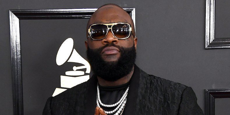Rick Ross revela seu verso que foi cortado da música "Famous" de Kanye ...