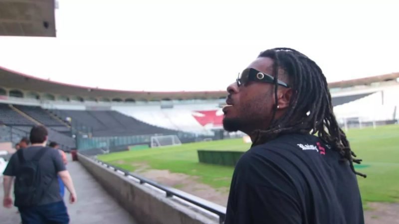 Rapper BK' fala sobre Vasco, Hip-Hop e mais em visita à São Januário